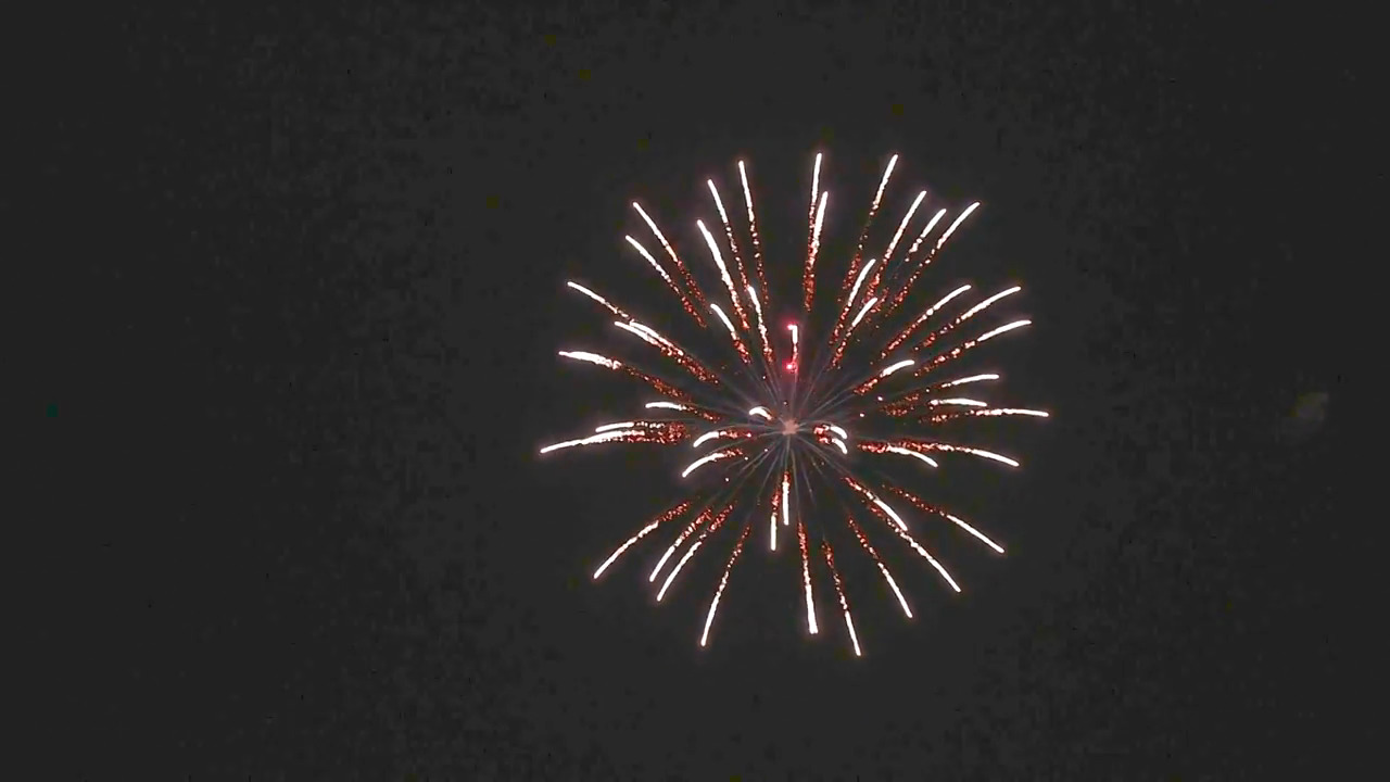 100mm Silver Kamuro W Red Strobe Pistil Shells 2 1